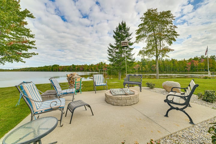 Lakefront Gem W/ Private Dock & Yard In Charlevoix - Charlevoix, MI