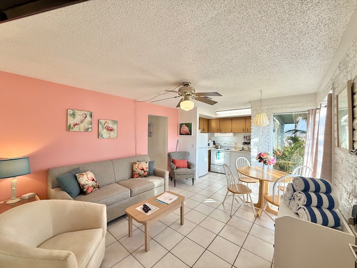 Suite 112 - 2 Br -1 Bath, Kit. Ocean, Pool Hot Tub - Cocoa Beach, FL