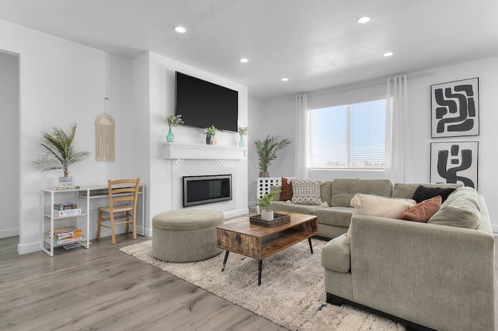 Serene New Lake Point Home W/ Views - Stansbury