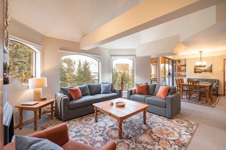 New Apartment | Pool, Hot Tub & Gym | 5 Beds - Whistler