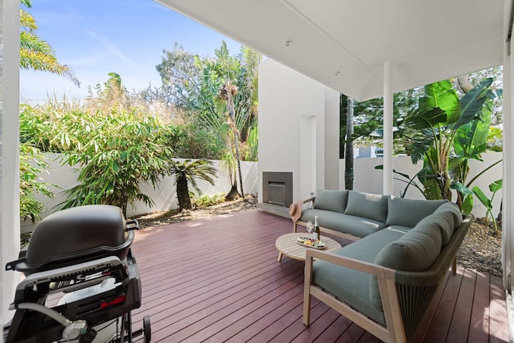 The Bungalow- Peaceful Hideaway Steps From The Sea - Caloundra