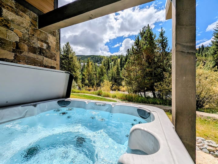 Riverfront Ski Retreat W/ Hot Tub - Keystone, CO