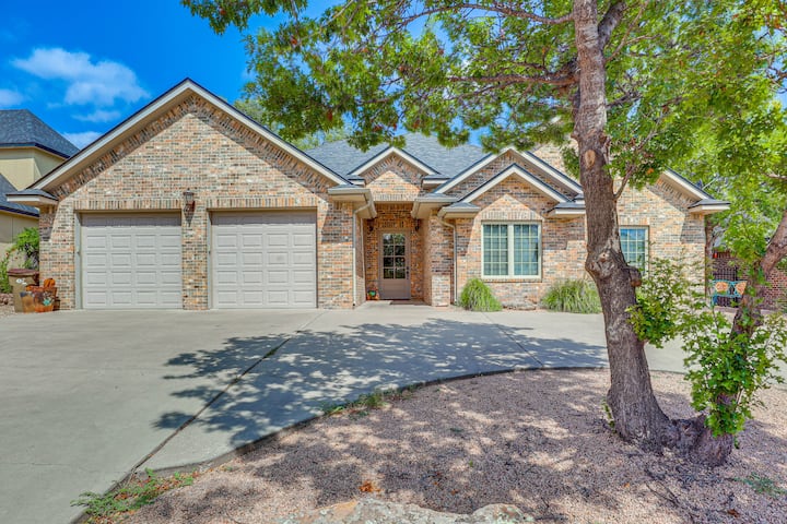 Private Hot Tub & Patio: Golf Retreat In Canyon! - Canyon, TX