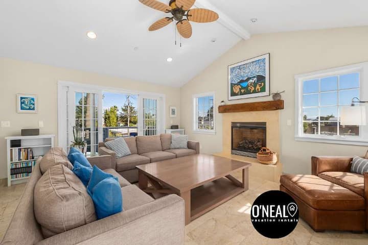 Gorgeous Pleasure Point Home - Sleeps 10! - Capitola, CA