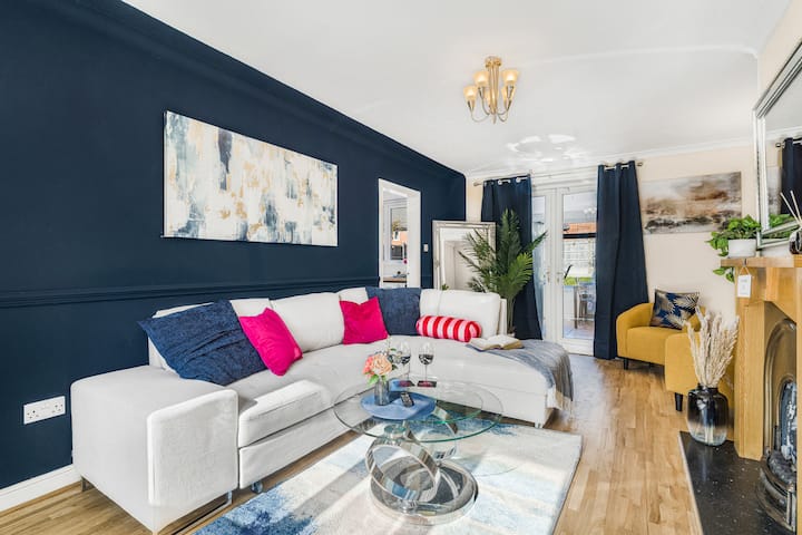 Contractor-ready Homes. Secure Parking! - Rochdale