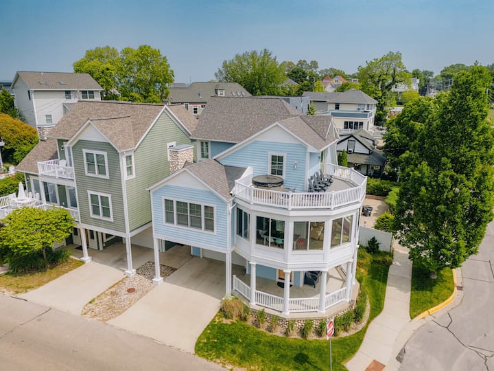 Harbor Views, Hot Tub, Near Beach, Dog Friendly - South Haven, MI