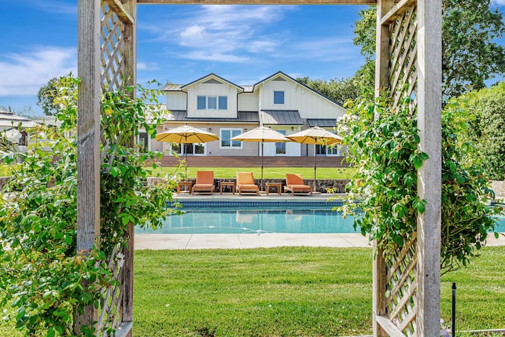 Serene Sonoma Estate - Luxury Farmhouse | Pool - Napa Valley, CA