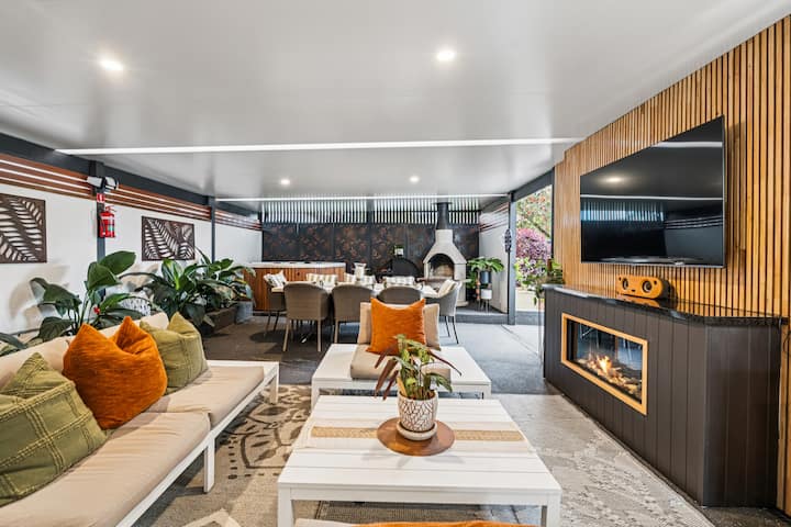 Ellie's Cottage Escape - Sleeps 8, Spa, Pizza Oven - Coffs Harbour