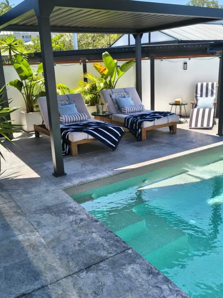 Ellie's Grand Escape - Sleeps 10 Pool Spa Amazing! - Sawtell