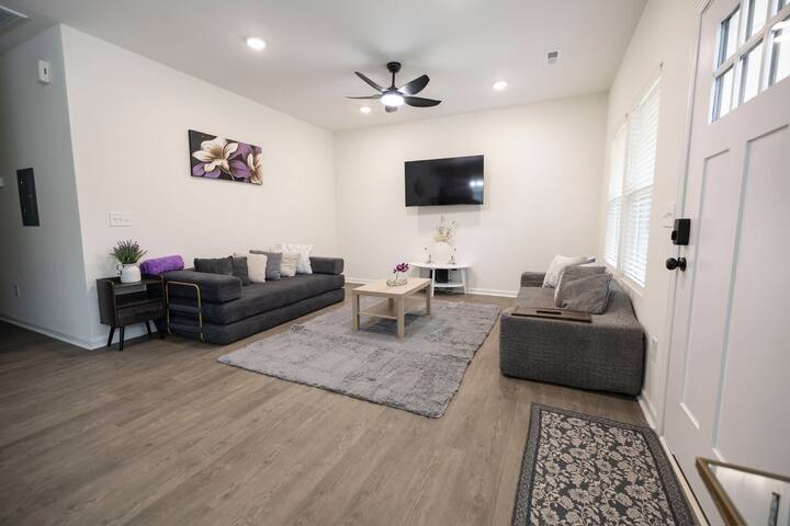 4 Min To Downtown | 10 Min To Elon | Washer+dryer - Burlington, NC