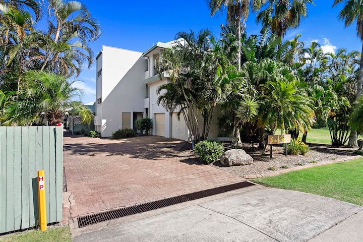 Walk To The Beach In Pialba - Hervey Bay