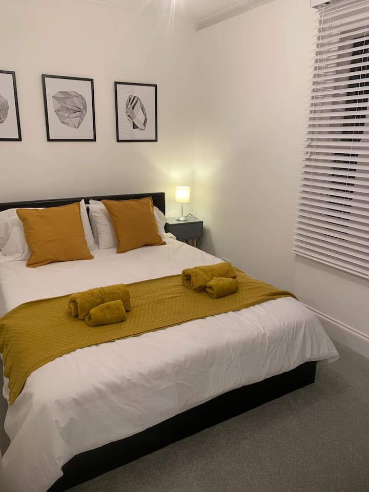 4 Bed | Salisbury | Sleeps 8 | Wessex Quarters - Amesbury