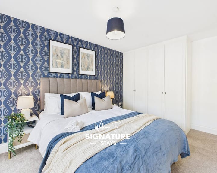 *New* | No1 Saxon Way | Gym | Pool & Spa - Bromsgrove