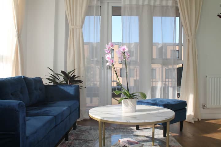 Modern 2-bedroom Flat With Balcony - Hayes
