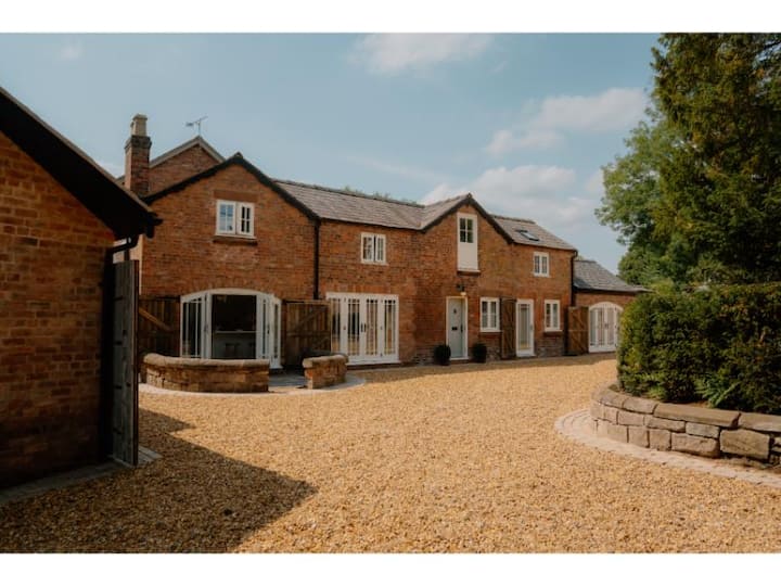 The Carriage House By Birch Stays - Tarporley