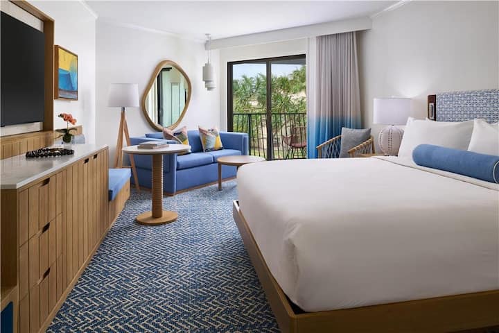 Newly Renovated | 1 King Bed | Oceanfront Resort - Kauai, HI
