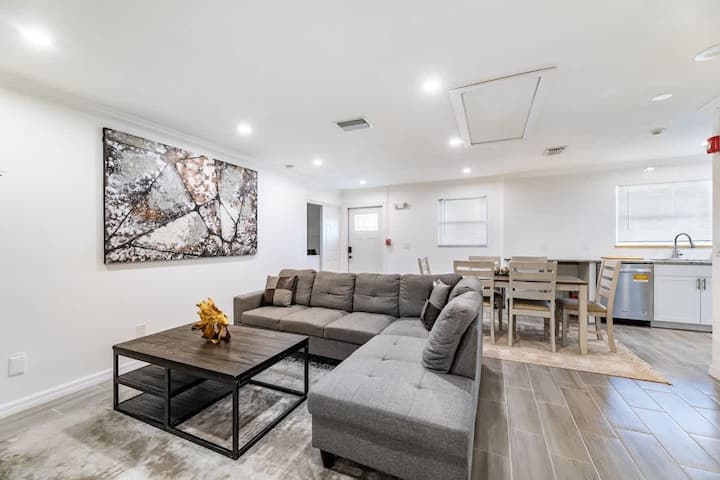 ‼️Beachside 2br Townhouse With Free Parking - Stuart, FL