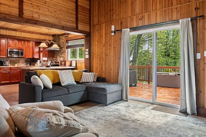 Lakehouse Vibes | Hot Tub, Fireplace & Game Room - Gouldsboro Lake, PA
