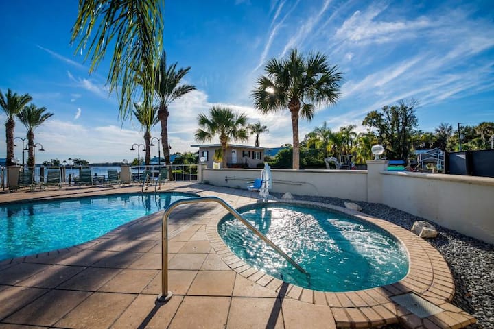 Peaceful Retreat | Heated Pool | Bbq | Parking - Crystal River, FL