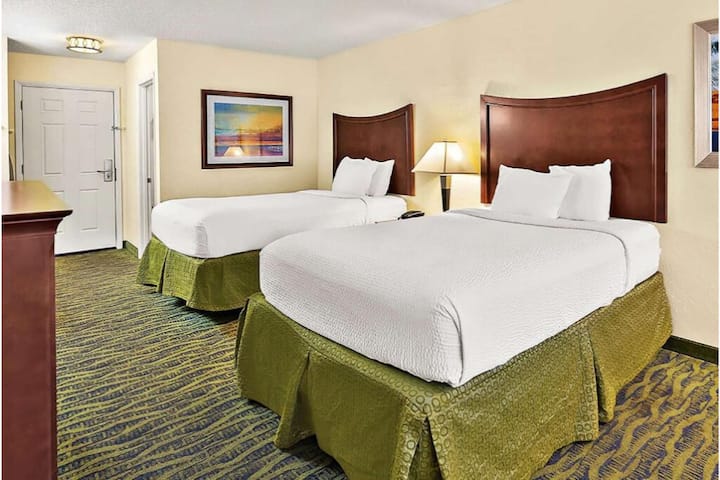 Paddletail Lodge L 2 Double Beds L Onsite Pool - Crystal River, FL