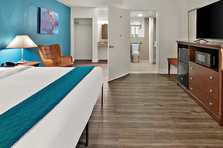 Paddletail Lodge | King | Pool | Fishing Dock - Crystal River, FL