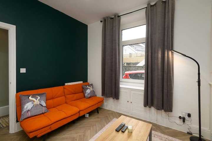 Stylish 3 Bedroom Home In Central Skewen - Port Talbot