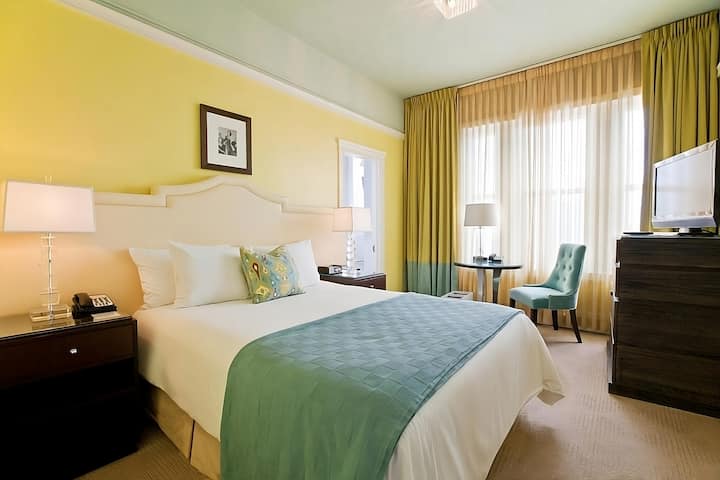 Central Location! 4 Classy Units, Pets Allowed! - Portland, OR