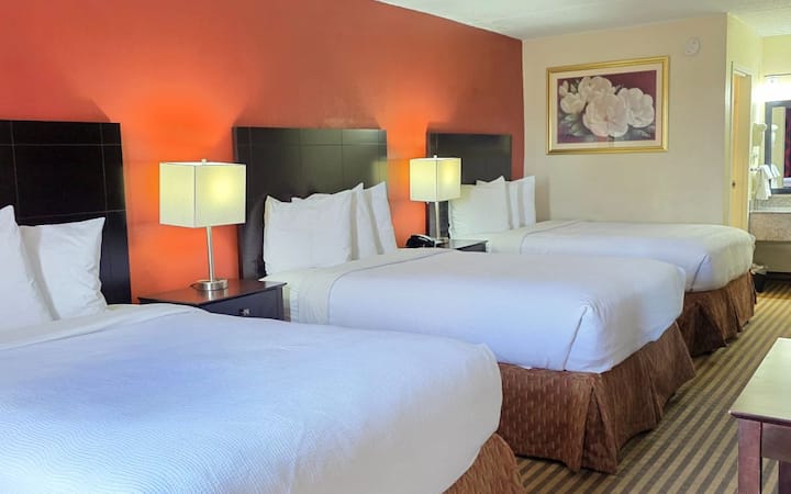 Your Cozy Retreat Right Off The Interstate - Chattanooga, TN