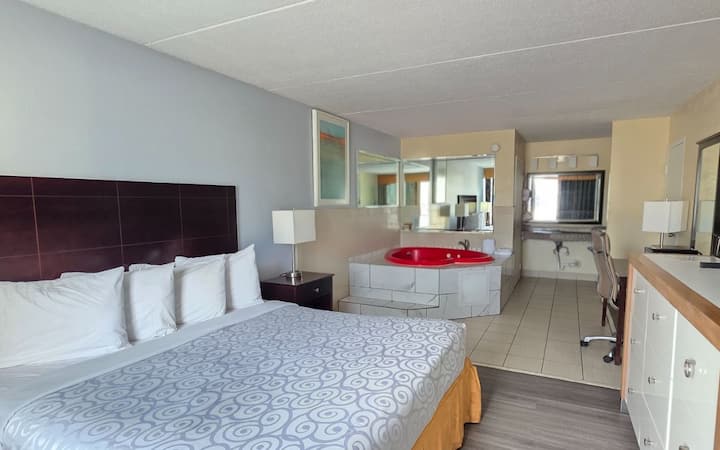 King Jacuzzi Retreat - Chattanooga, TN