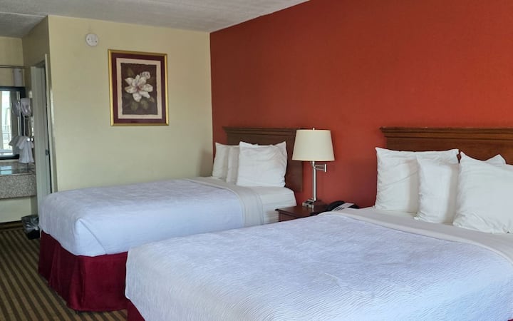 Ada Room With Coffeemaker, Mini-fridge & Microwave - Chattanooga, TN