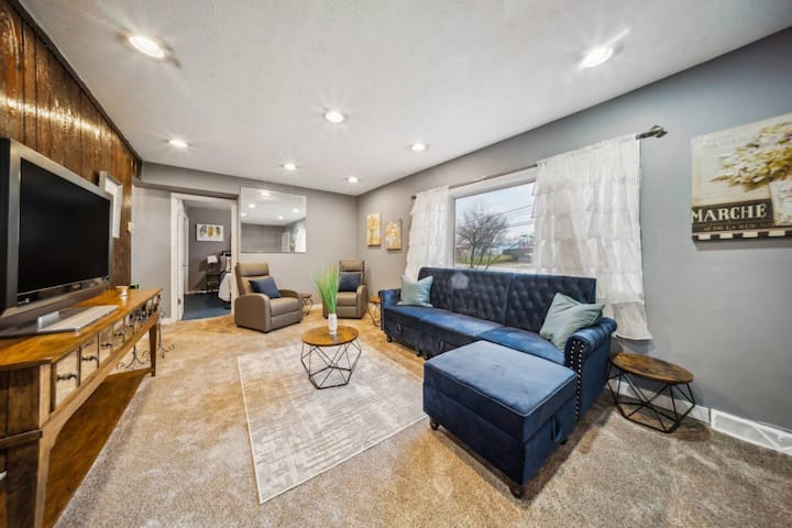 Blue Bayou - 3 Bedroom 1.5 Bath In S. Cleveland - Chagrin Falls, OH