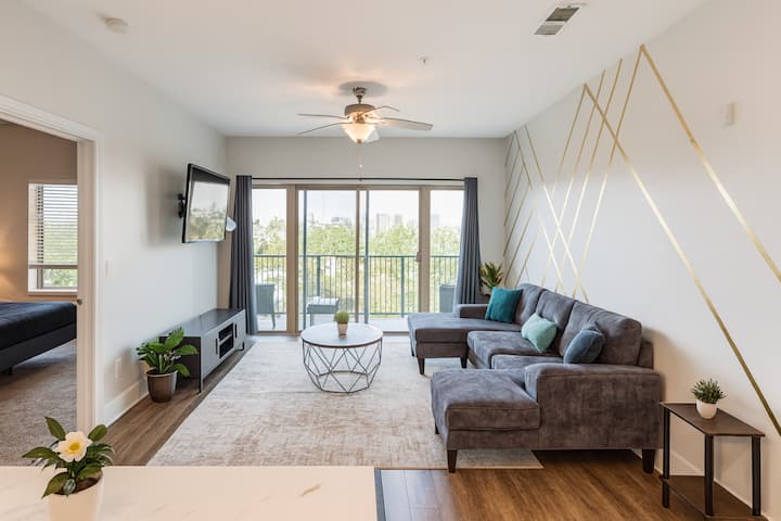 Across From Uab | Spacious 2br Retreat 3a - Homewood, AL