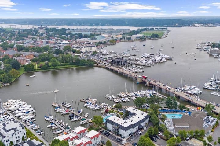 Black Friday: Get 10% Off Holiday Stays - Arnold, MD