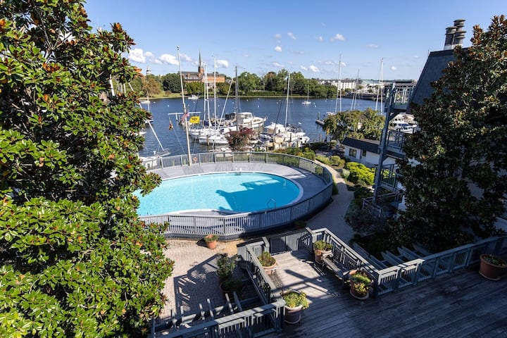 Waterfront Condo With Pool, Views Of Annapolis - Annapolis, MD