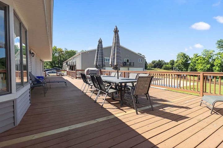 Grass Lake Retreat With Game Room & Fire Pit - Waterloo State Recreation Area, Chelsea