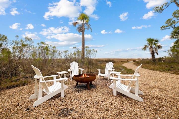 Salt Therapy - Outdoor Shower! Dog Friendly! Deck! - Cape San Blas, FL