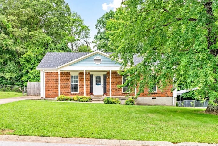 Pet-friendly Retreat Near Downtown & Fort Campbell - Clarksville, TN