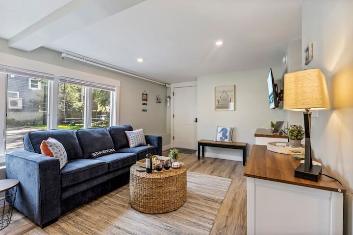 Cozy Coastal Retreat | Walk To Pier & Shoreline - Old Orchard Beach, ME