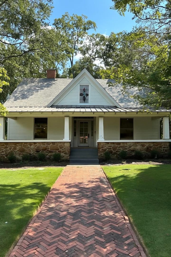 Walk To The Stadium: Herty House (Upper Level) - Athens, GA