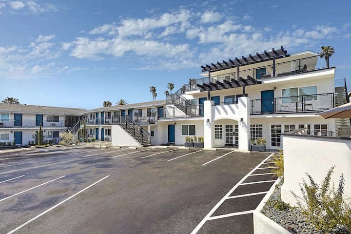 La Jolla Beach Stay | 1 Unit | Steps To The Shore - San Diego, CA