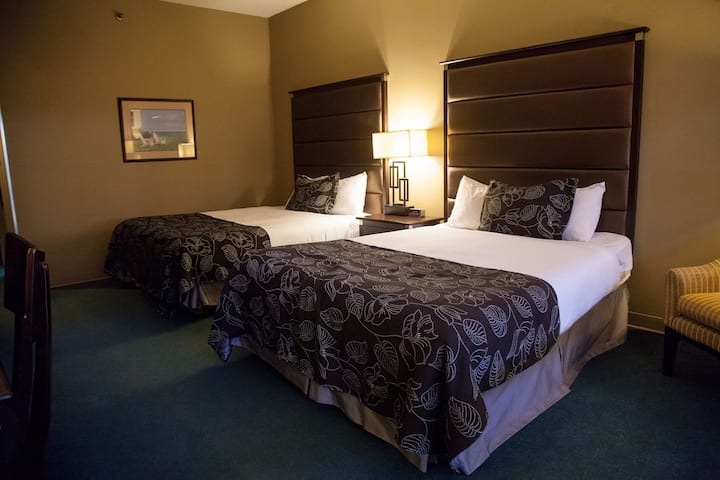 2 Pool View Rooms | Medicine Hat | Free Breakfast - Medicine Hat
