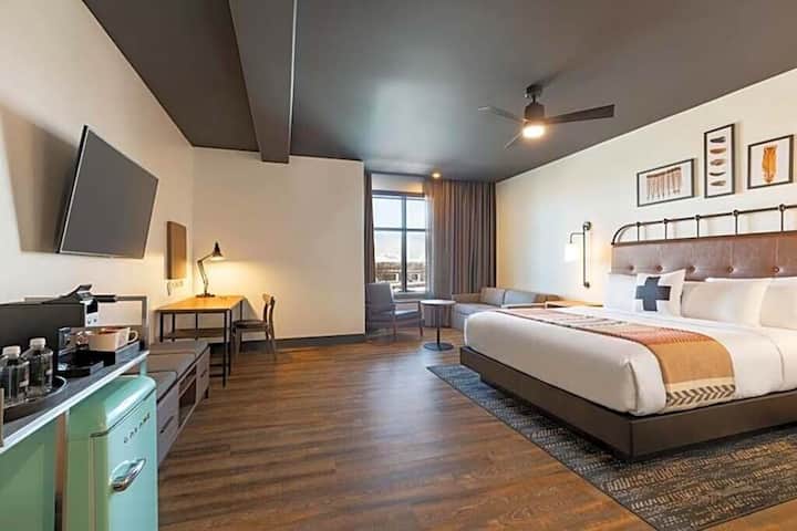 King Jr. Suite L Origin Westminster L Extra Space - Westminster, CO