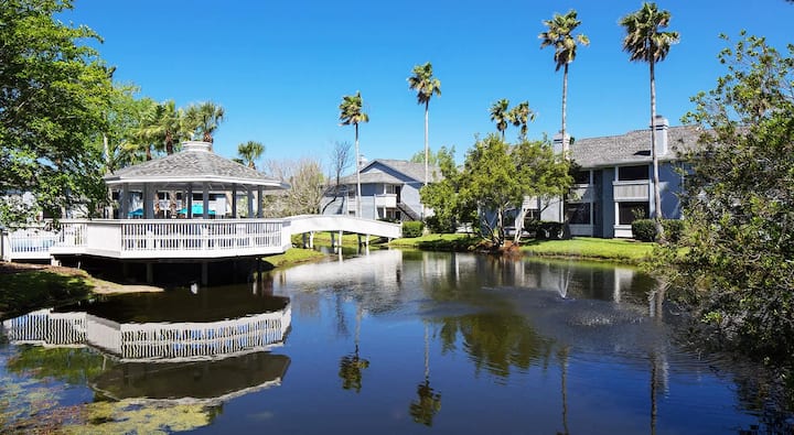 1st Floor King Bed Beach Mayo Clinic Pets Welcome - Jacksonville, FL