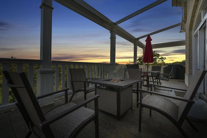 2br Penthouse W/ Balcony | Grand Traverse Commons - Traverse City, MI