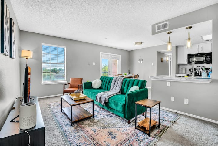 Fresh And Modern 2br With Gym And Pool - Arlington
