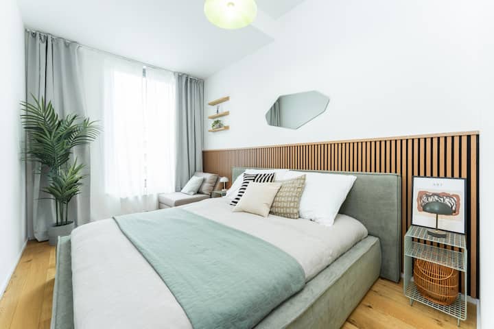 Modern Smichov Apt| Balcony| Near Public Transport - Prague