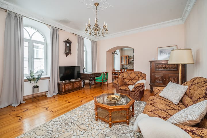 Heritage 1 Bedr Apartment By The Gates Of Dawn - Vilnius