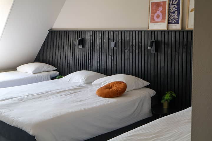 Vierpersoonskamer Hotelkamer - Oss