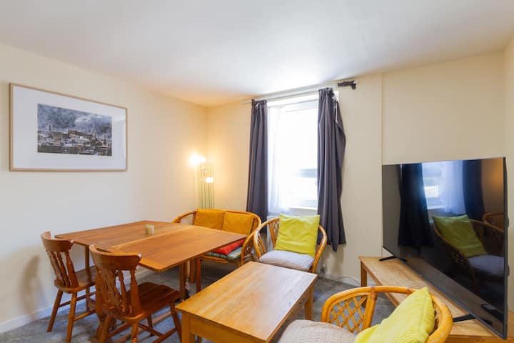 Central 2-bed Flat Near Edinburgh’s Highlights - Edinburgh