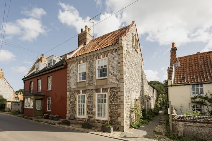 Whalebone House, Cley Next The Sea - Blakeney